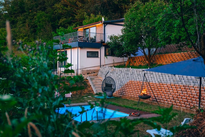 Kartepe’ye Yakın Havuzlu Villa | Ses Sorunu Yok! - Kartepe