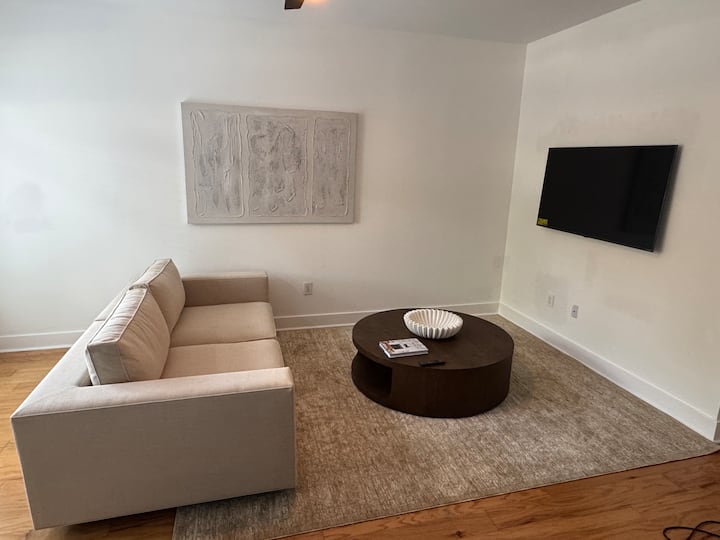 Clean, Comfortable, Modern, Fresh! - Louisville, KY