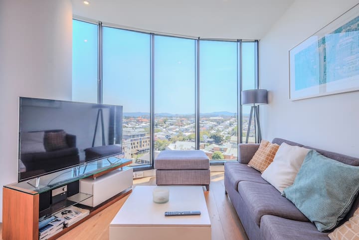 Breathtaking Views 2br Apt W/ Parking, Pool & Gym - Brisbane