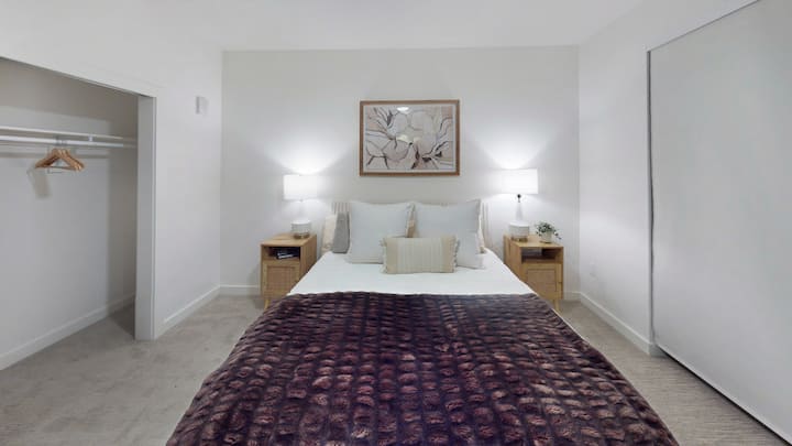 Luxury Apartment | Prime Access To Bart & City - Oakland, CA