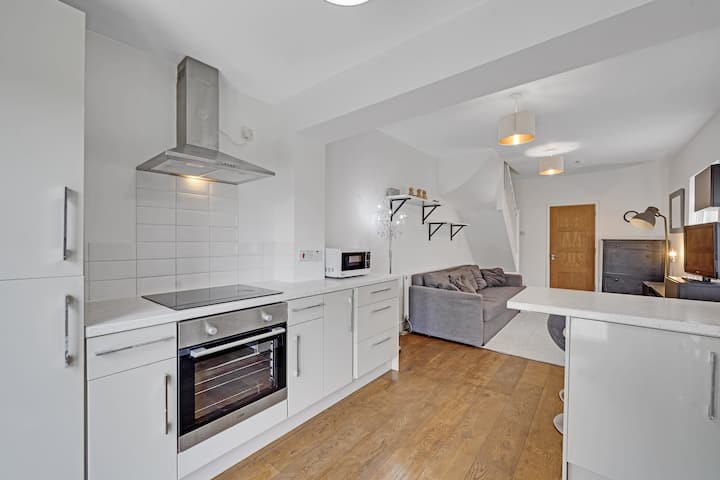 Westfield London House With Garden & Parking - Walthamstow - London