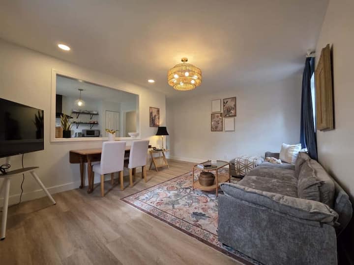 The Arlington Luxury 2 Bedroom King Suite (Side B) - Greer, SC