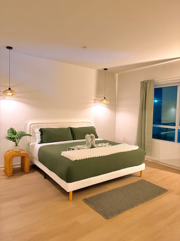 Walk Of Fame View King Suite Jacuzzi+ Free Parking - Beverly Hills, CA