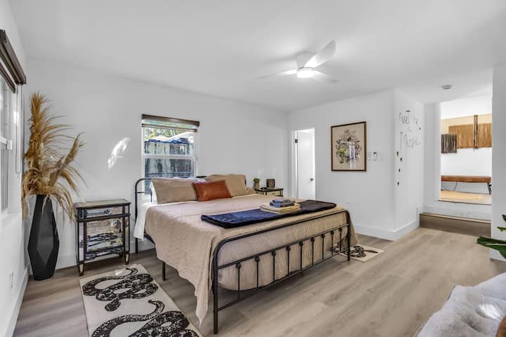 Luxury Miami Home Next To Wynwood & Downtown - Miami, FL