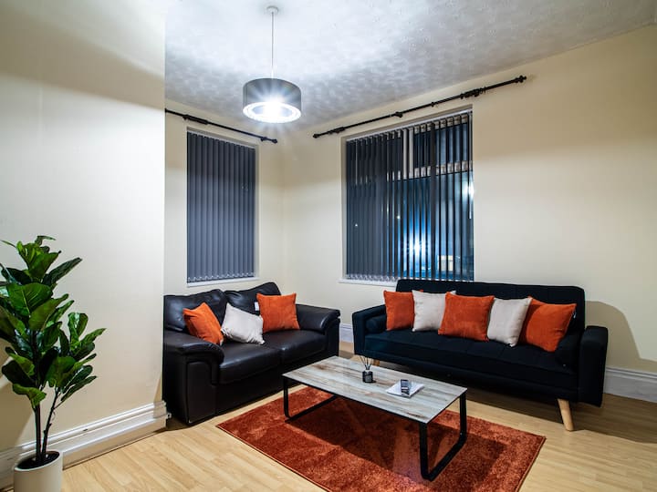 Stylish 3-bed House Near Leeds City Center - Wetherby