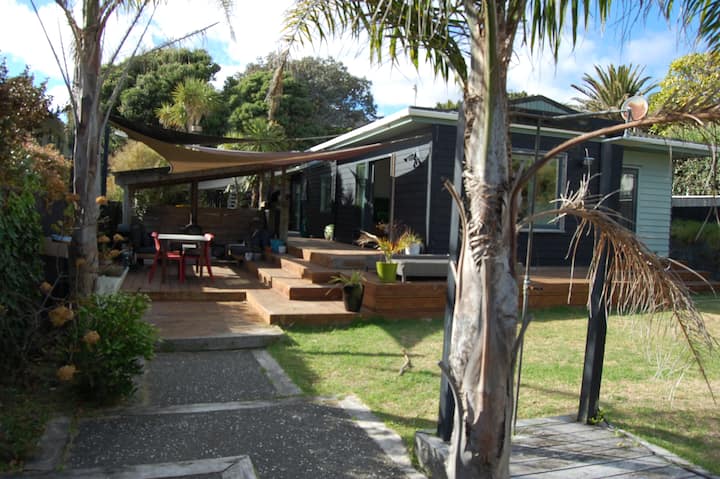Cuddles On The Coast - The Perfect Summer Retreat - Paekākāriki
