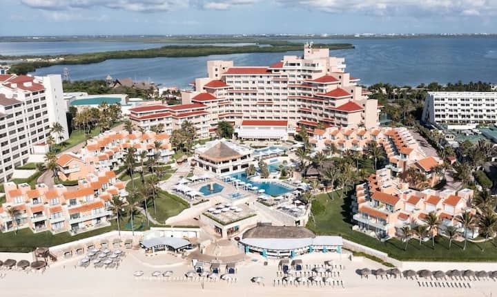 Oceanfront Dual-suite Retreat - Cancún