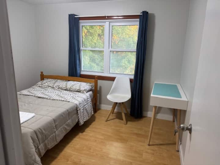 Room 23, Second-floor, Bright & Beautiful Views. - Newcastle