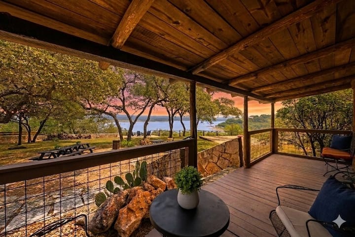 Luxury Lakefront Bungalow At Austin Surf Lodge - Spicewood, TX