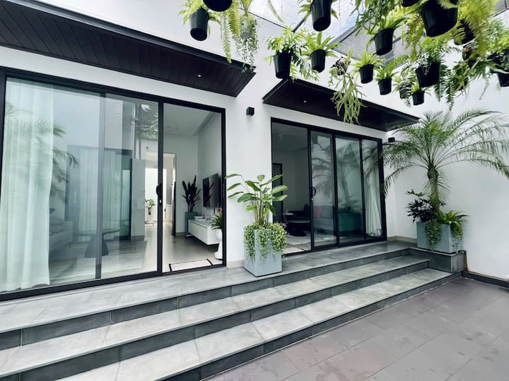 Chill Minimalist Room With Projector - Tỉnh Đắk Nông