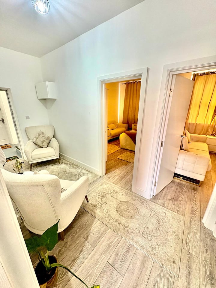 Luxury Apartment With Grand Living Space London - London