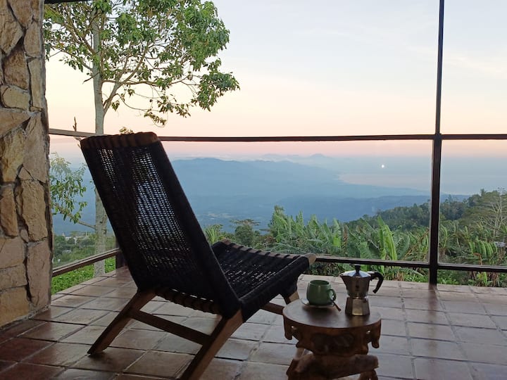 Stone Chalet Up In The Clouds! - Munduk