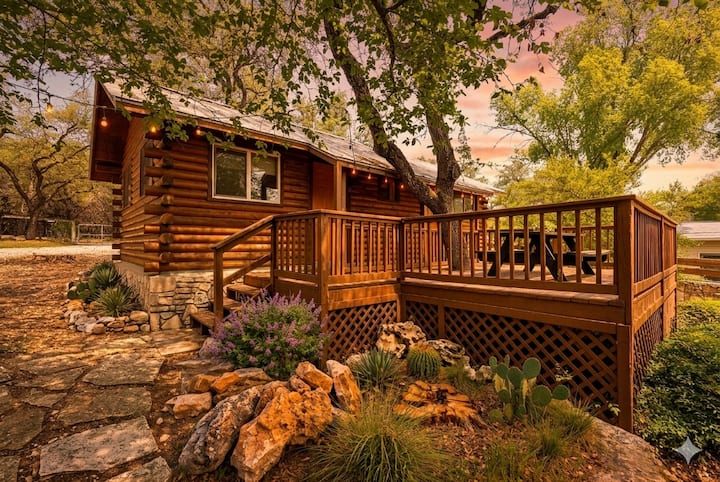 The Surf Cowboy Cabin At Austin Surf Lodge - Spicewood, TX