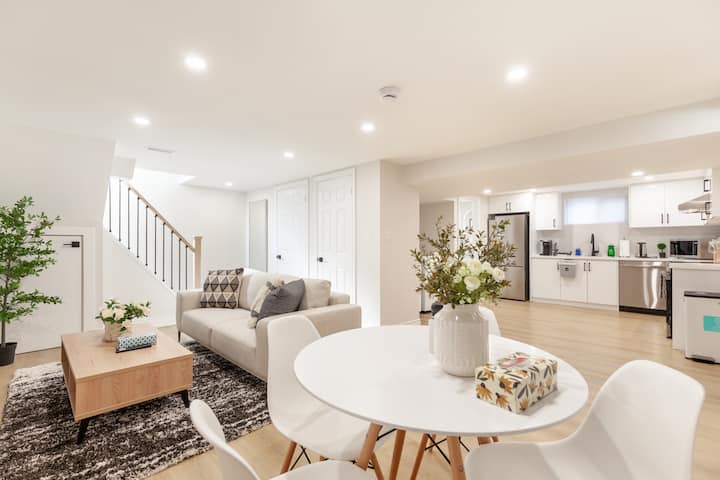 Newly Renovated 2-bedroom Lower-level Suite - Ontario