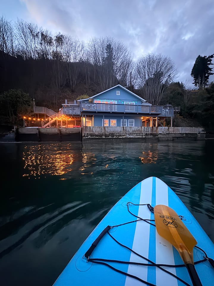 Roll Out Of Bed. Step Onto The Beach. - Bainbridge Island, WA