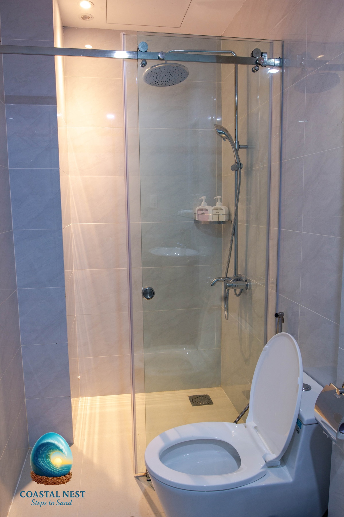 3 min Walk to Beach | 2 King Beds + Kitchen | R301 - Houses for Rent in ...