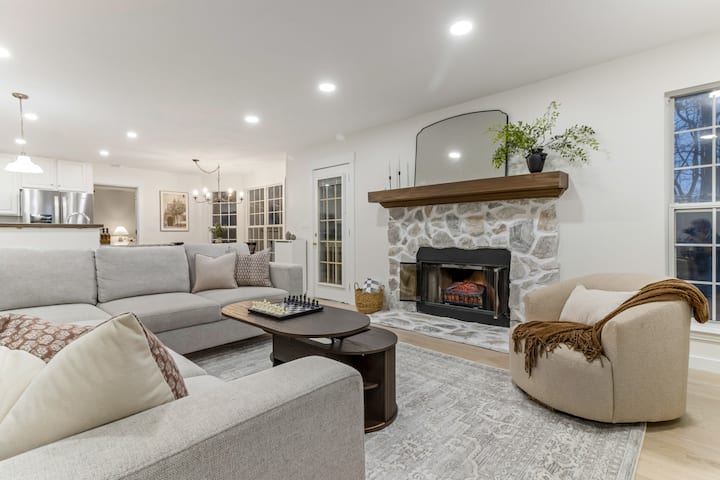 Sleeps 12 | 2 Kings W/ Ping-pong, Gym, Arcade, Bbq - Lake Bowen, SC