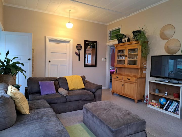 Cosy Home | Bath • Fireplace • Driveway Parking - Temuka