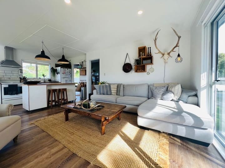 Raglan Central Sunny Retreat - Raglan