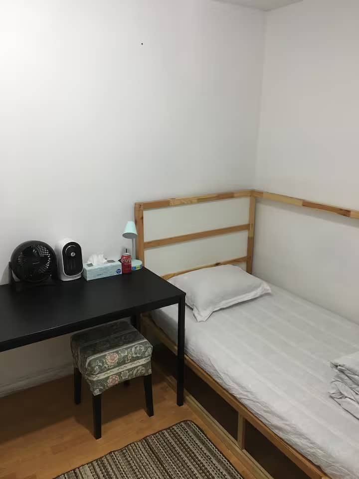 Vancouver Basement Bedroom Share Bath Quiet Single - Richmond