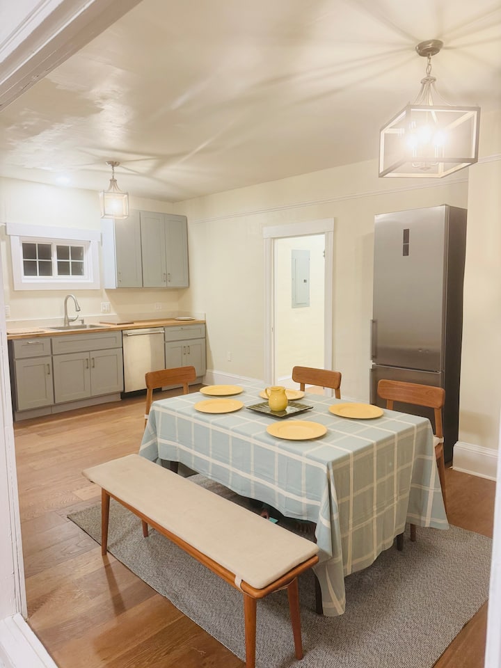 A Big Duplex Up Unit, It Had 3bedroom 1bathroom - Kensington, CA