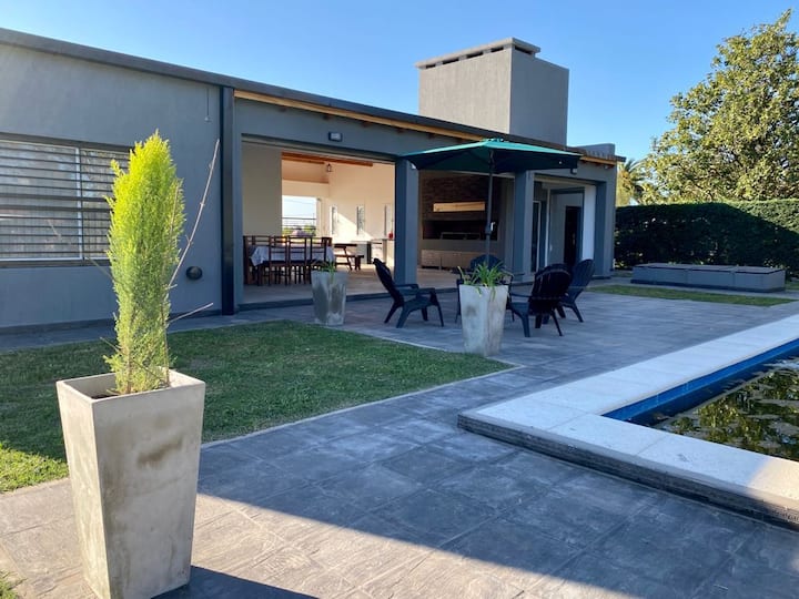 Moderna Y Amplia Casa Quinta Para 8 Huésp. - San Nicolás de los Arroyos