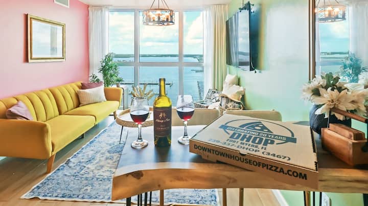 Downtown Fort Myers Boho Luxury Stay - Fort Myers, FL