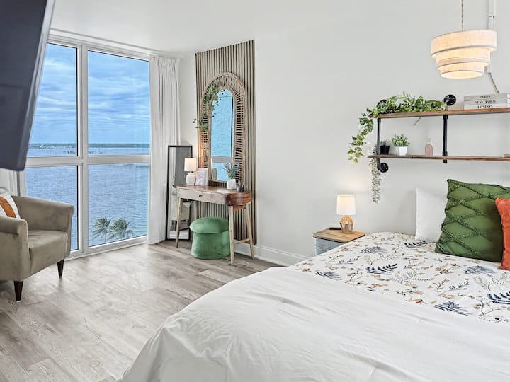 Skyline By Sip And Sage Co. - Fort Myers, FL