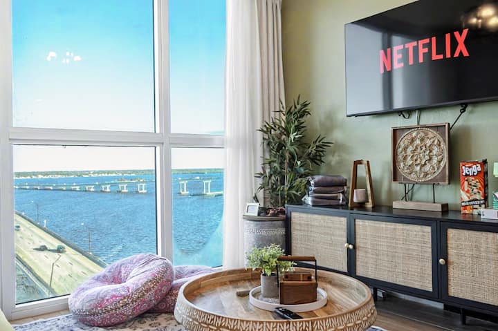 Skyline By Sip And Sage Co. - Fort Myers, FL