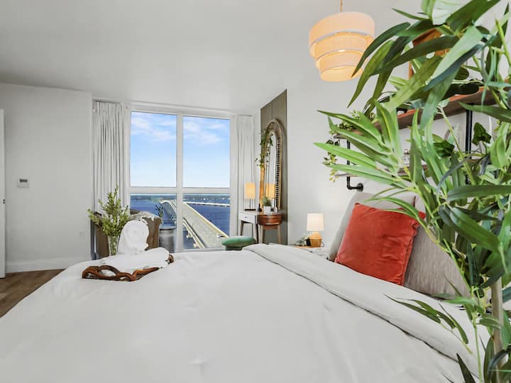 2br Retreat With Resort Pool- Downtown Fort Myers - Fort Myers, FL