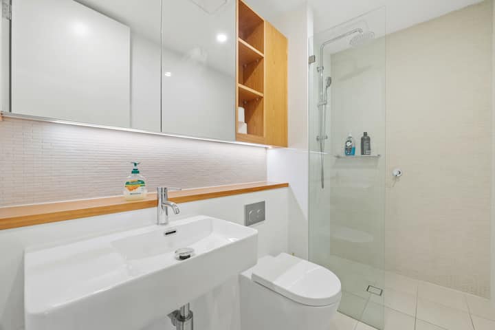 Miranda 1br Apartment | Near Westfield & Train - Bundeena