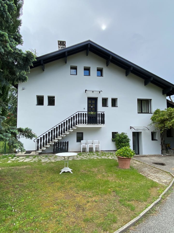 Logement Au Calme, Vue Montagnes Et Château - Menthon-Saint-Bernard