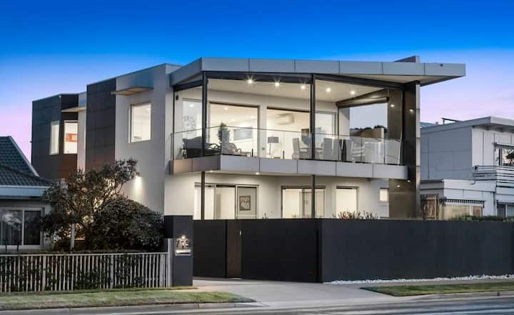 Mornington Esplanade Beachfront & Spa By Rss - Mornington