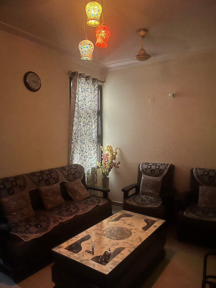 Cozy 2bhk With Wi-fi & Balcony|rajnagar Extension - Ghaziabad