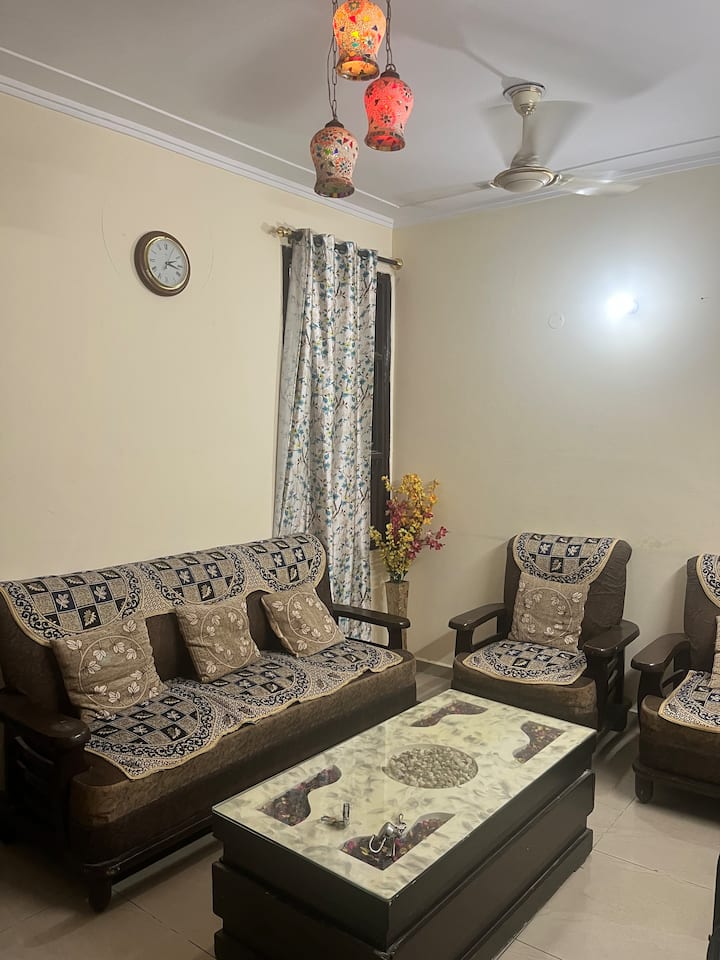 Cozy 2bhk With Wi-fi & Balcony|rajnagar Extension - Ghaziabad