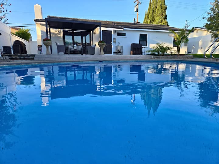 Modern Luxury Huntington Beach Retreat - Huntington Beach, CA