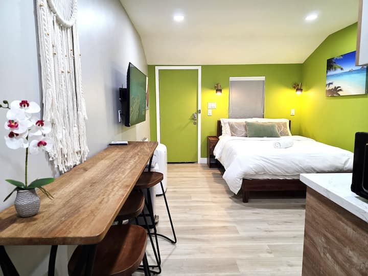 Private Urban Oasis Near Sf - Full Kitchen 22421b - Hayward, CA