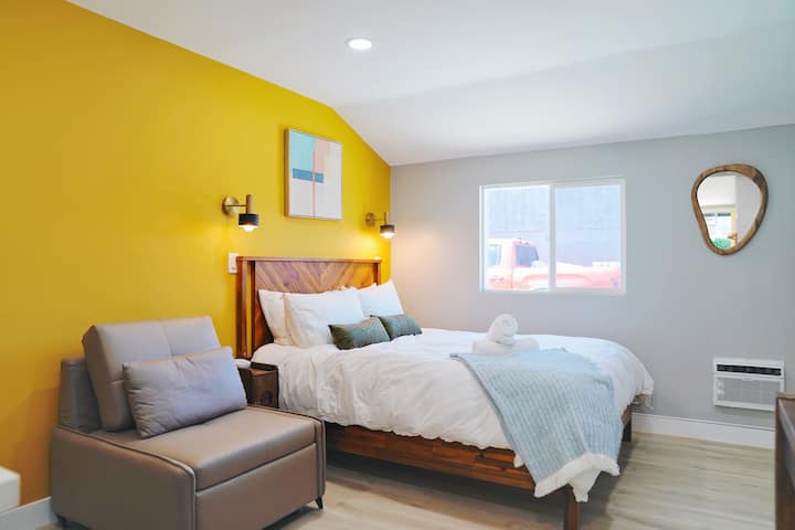 Private Urban Oasis Near Sf - Full Kitchen 22421b - Hayward, CA