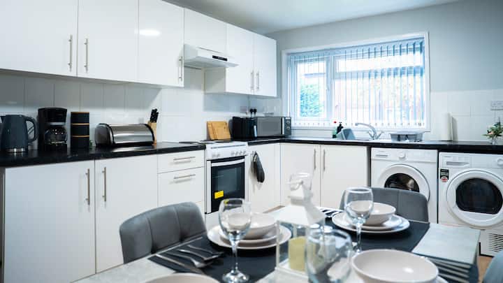 Langcliffe House -Garden, Parking, Wi-fi, Sleeps 5 - Warwick