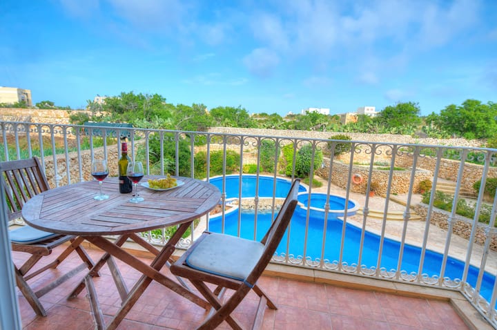 Spacious Apartment With Pool In Misrah Simar, Qala - Malta