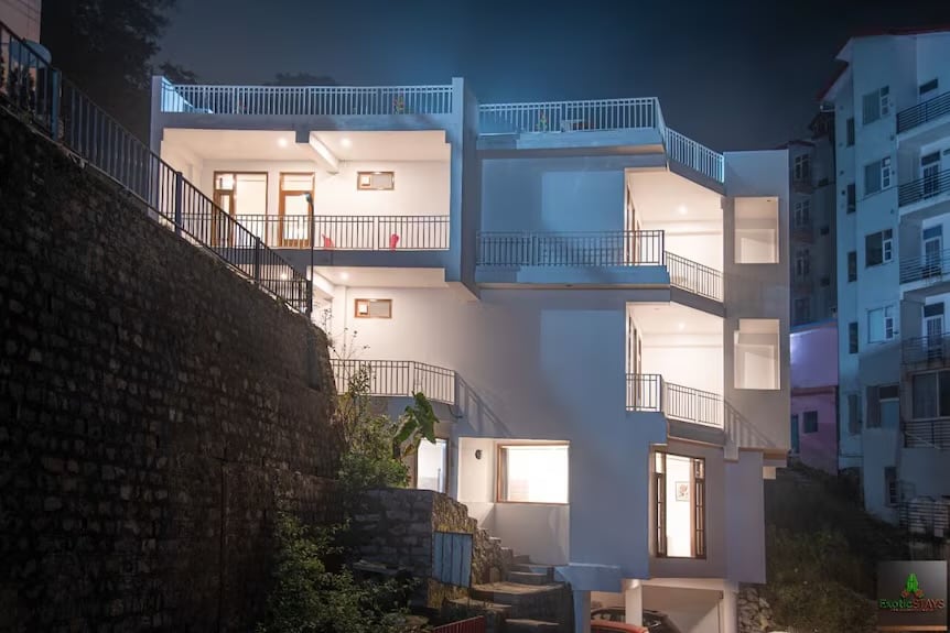 Cloudberry stays - valley view & terrace dinning - Bed and breakfasts ...
