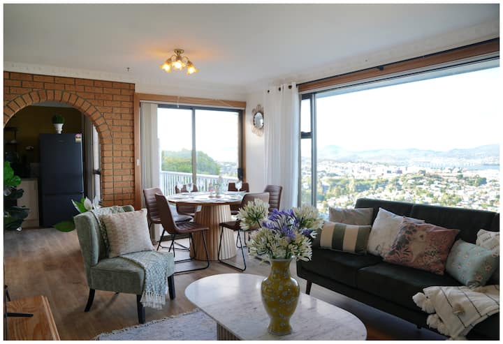 Emstay • The Lookout | Hobart View Home - Hobart