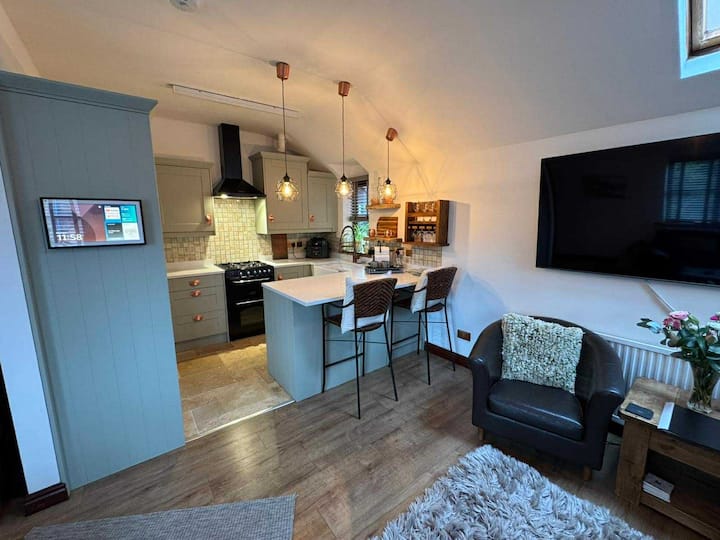 Luxury 1st Floor Apartment With Jacuzzi Bath - Wrexham