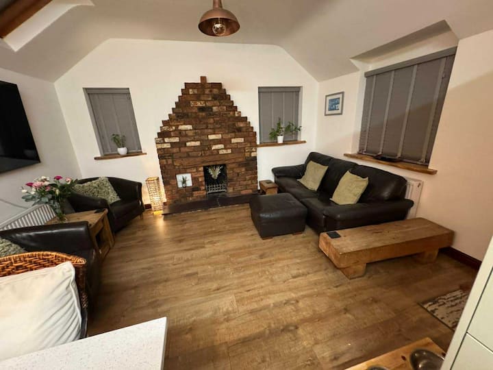 Luxury 1st Floor Apartment With Jacuzzi Bath - Wrexham