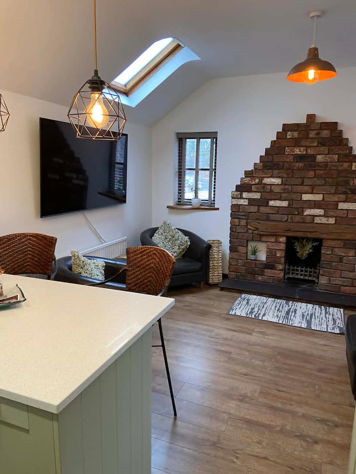 Luxury 1st Floor Apartment With Jacuzzi Bath - Wrexham