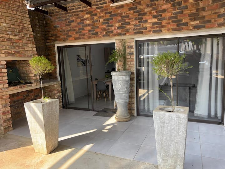 Avo Guest House
Cozy And Convenient Accommodation - Zeerust