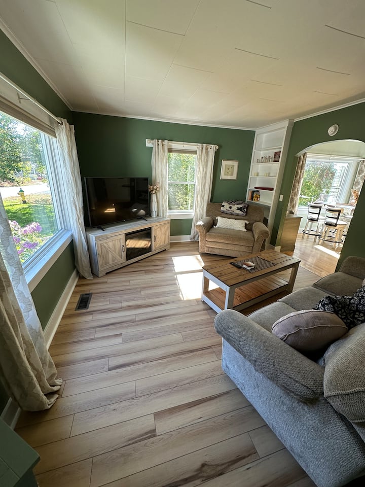 Cute 3 Bedroom 2 Bath Home Close To The Hospital - Presque Isle, ME
