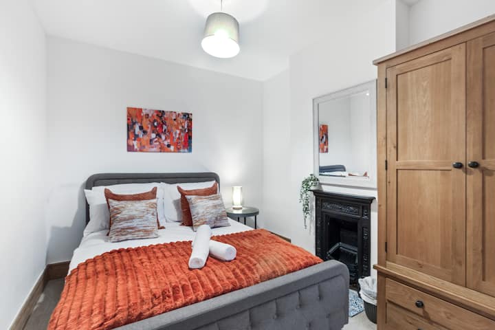 Modern House | Sleeps7 |Wi-fi | Smart Tv|courtyard - Bedford, Royaume-Uni