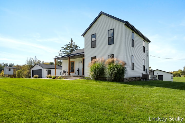 Sunset Farmhouse - Greenville, MI