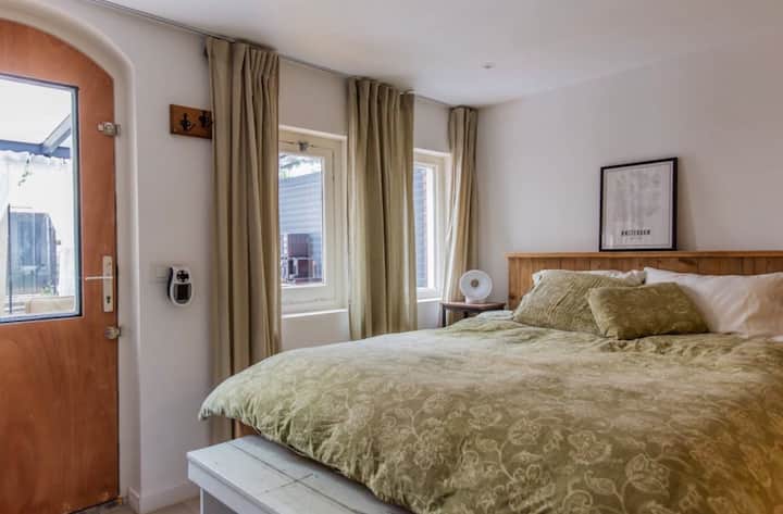 Veranda Suite With Private Entrance & Bathroom - Amsterdam